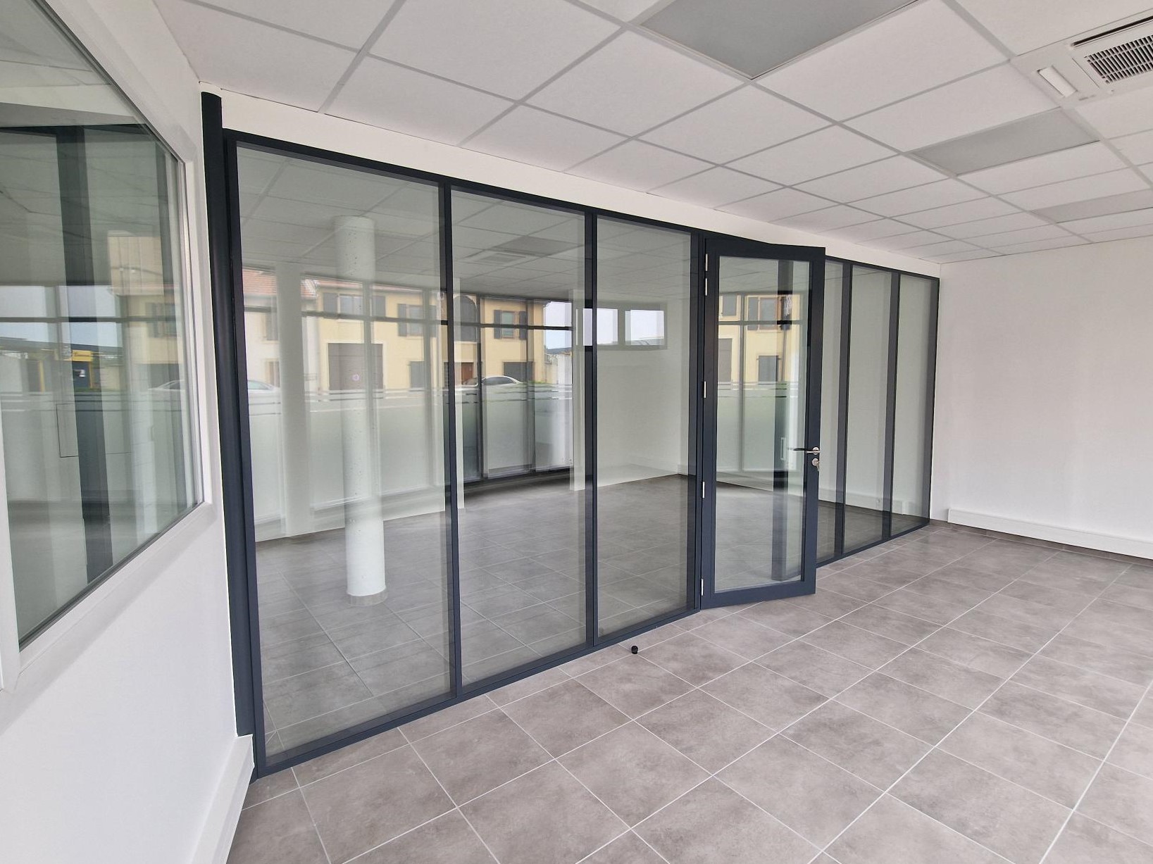 Création d'une cloison vitrée - CASTEL GROUPE